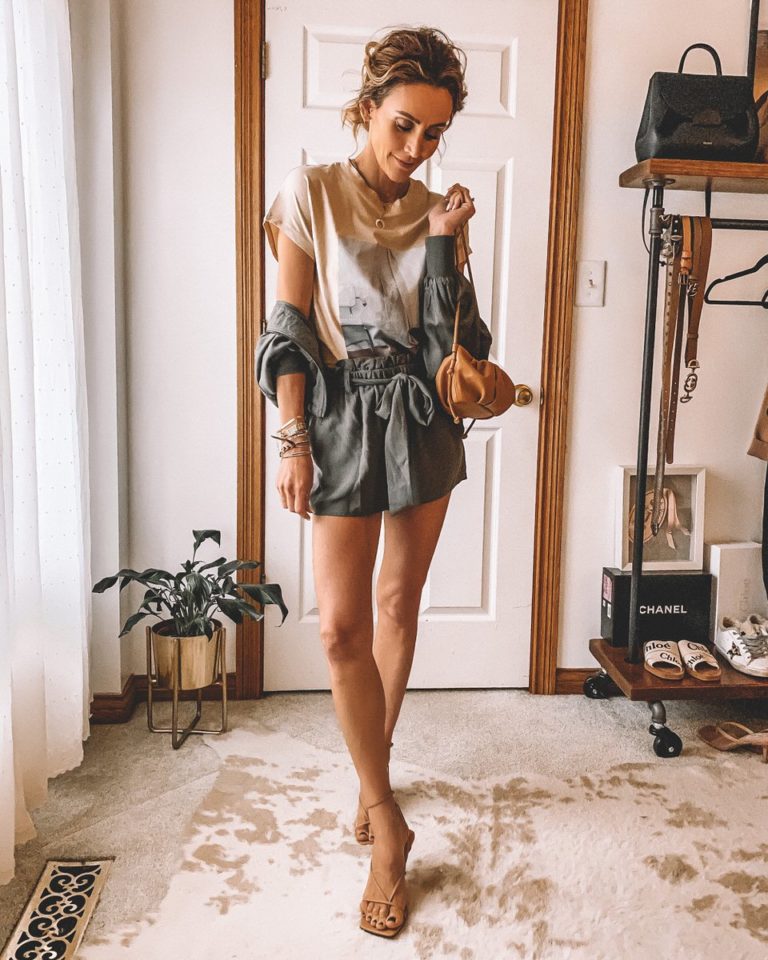 7 Trendy Ways to Style a Graphic Tee - Karina Style Diaries