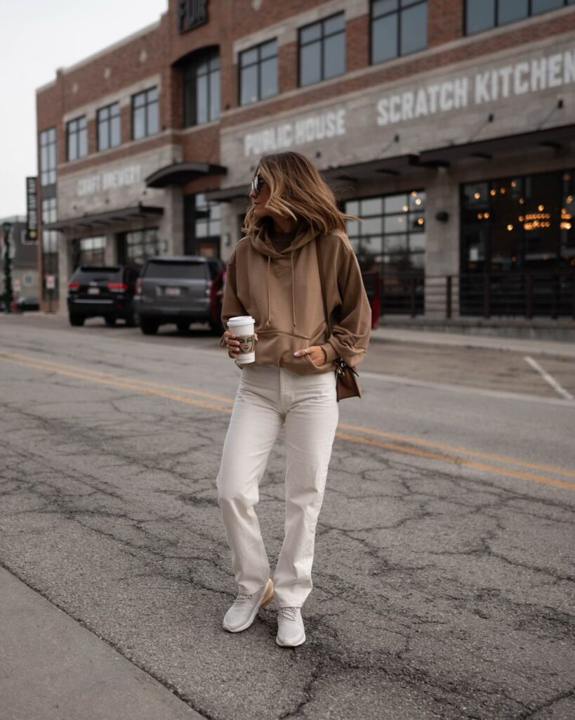 Sporty Chic Outfits You Need in Your Closet - Karina Style Diaries