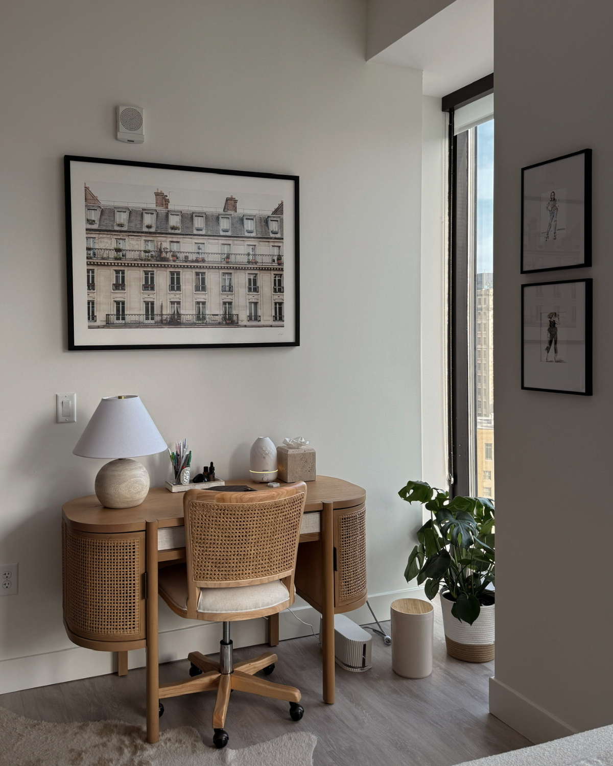 minimalist-office-decor - Karina Style Diaries